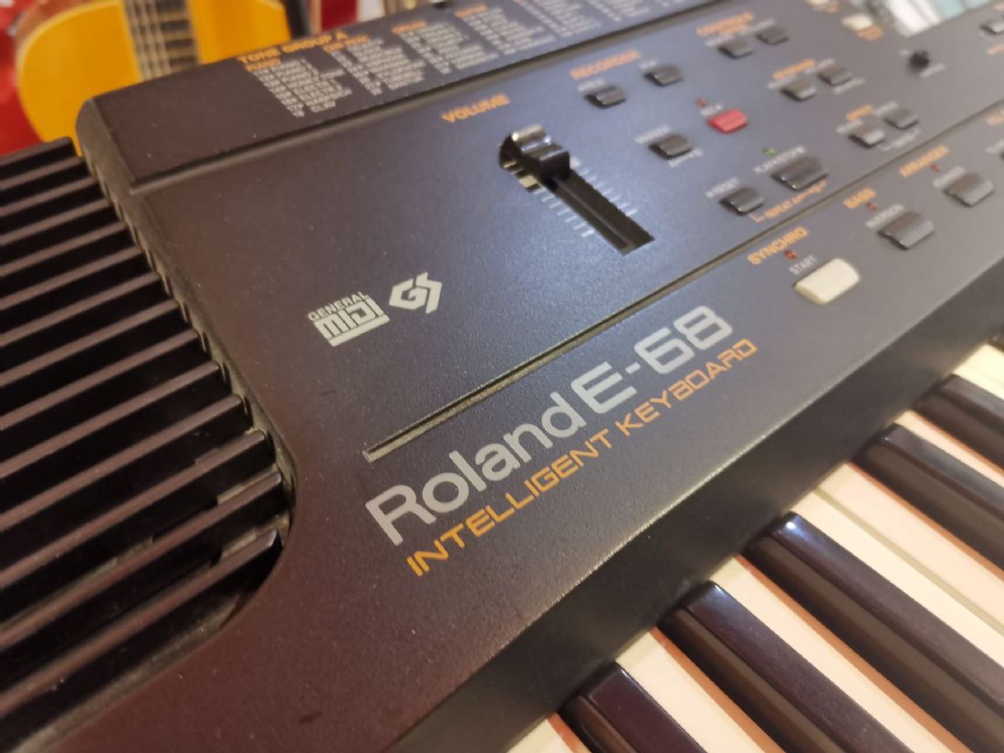 Roland e68 Intelligent keyboard Arranger 61 tasti - Usato - Banco Degli ...