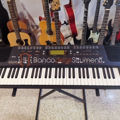 Roland e68 Intelligent keyboard Arranger 61 tasti - Usato - Banco Degli ...