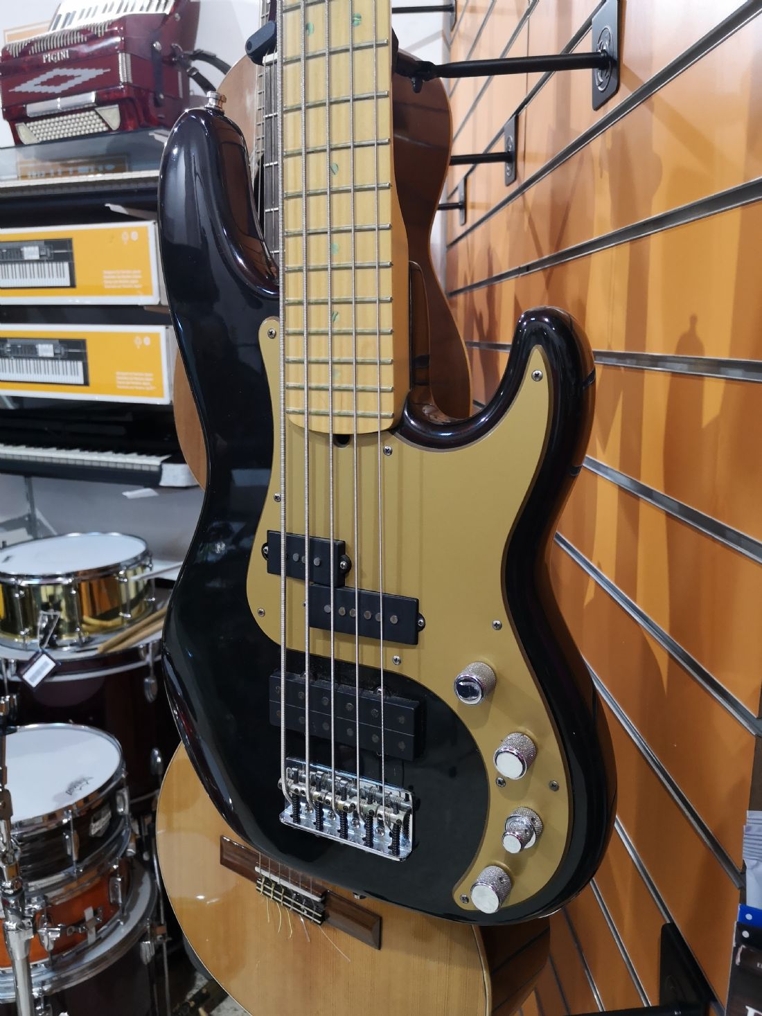 Fender Precision Bass American Deluxe 5 corde 2005 - Usato - Banco ...
