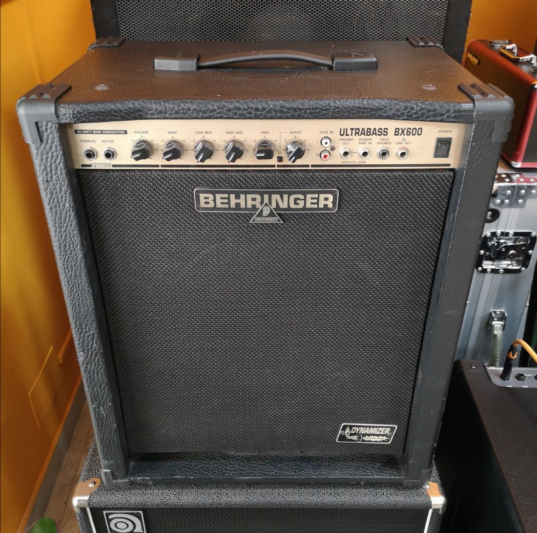 Behringer Ultrabass BX600 Amplificatore combo per basso - Usato - Banco ...