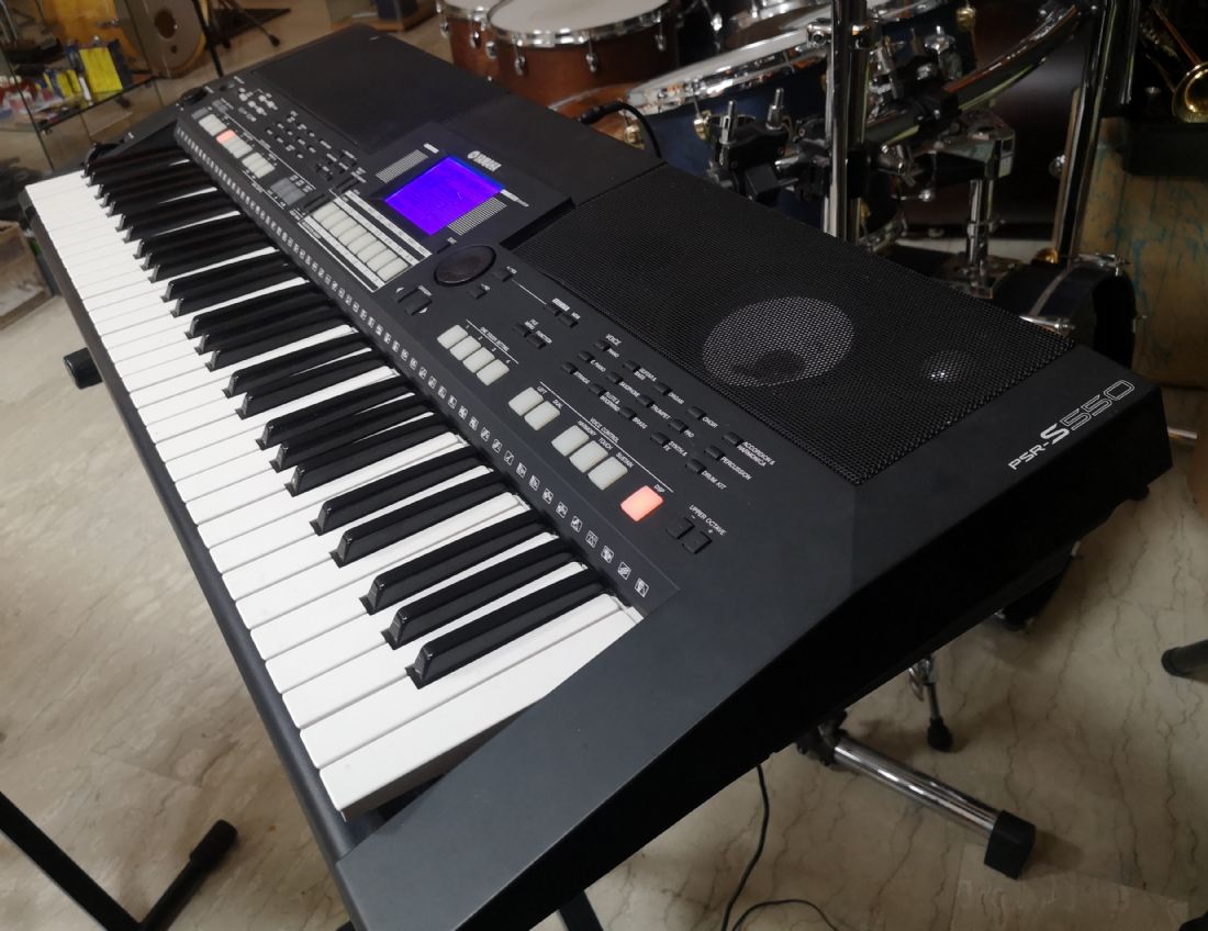 Yamaha PSR S550 Black Arranger - 61 tasti - Usato - Banco Degli ...
