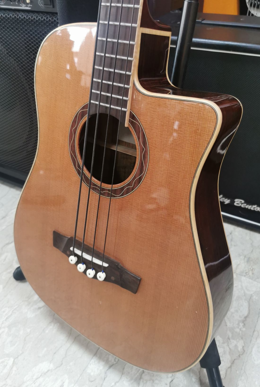 Eko MIA IV Bass EQ Natural Basso acustico cutaway elettrificato ...