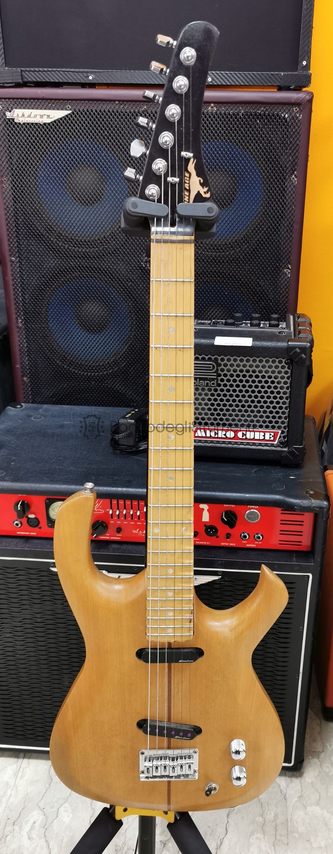 Stone Age Chitarra artigianale 21 tasti Scalloped con meccaniche Gotoh ...