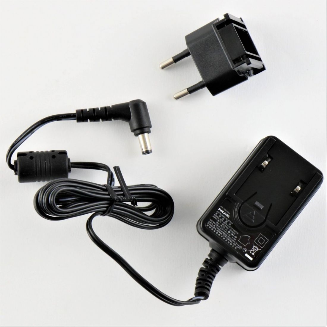 Nux Switching Power Adapter ACD-006A Alimentatore per effetti a pedale ...