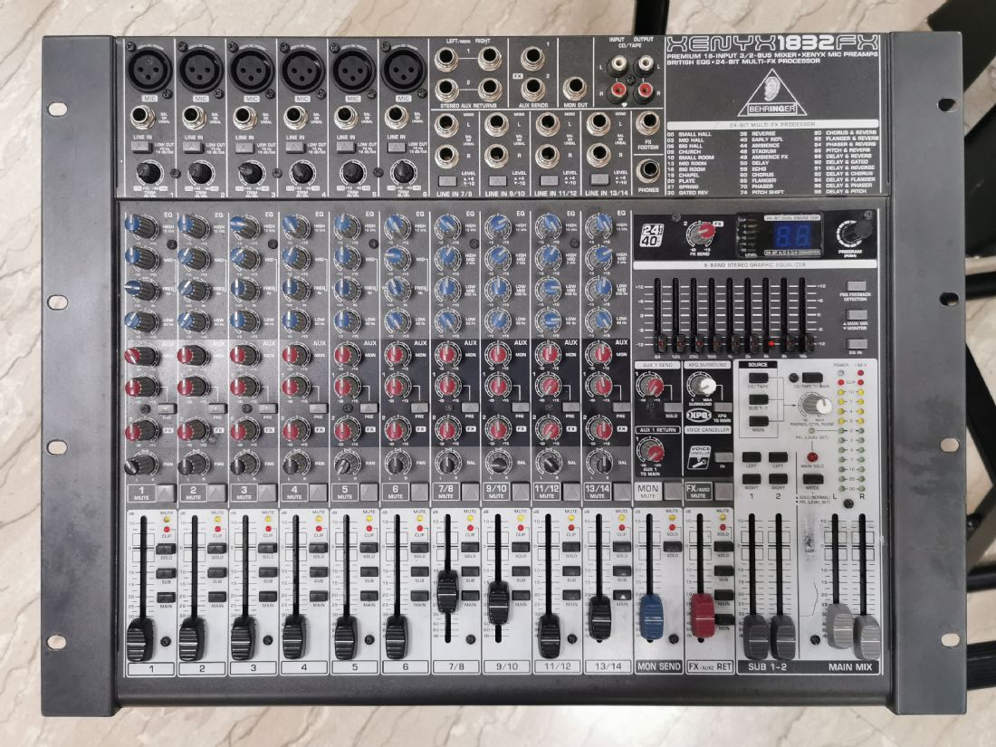 Behringer Xenyx 1832FX Mixer passivo con effetti - Usato - Banco Degli ...