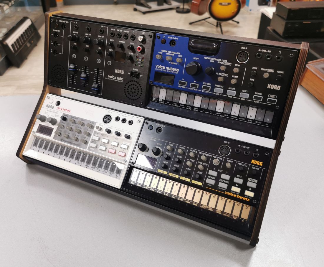 Korg Sequenz Volca Rack 2x2 Rack per 4 sintetizzatori Korg Volca ...