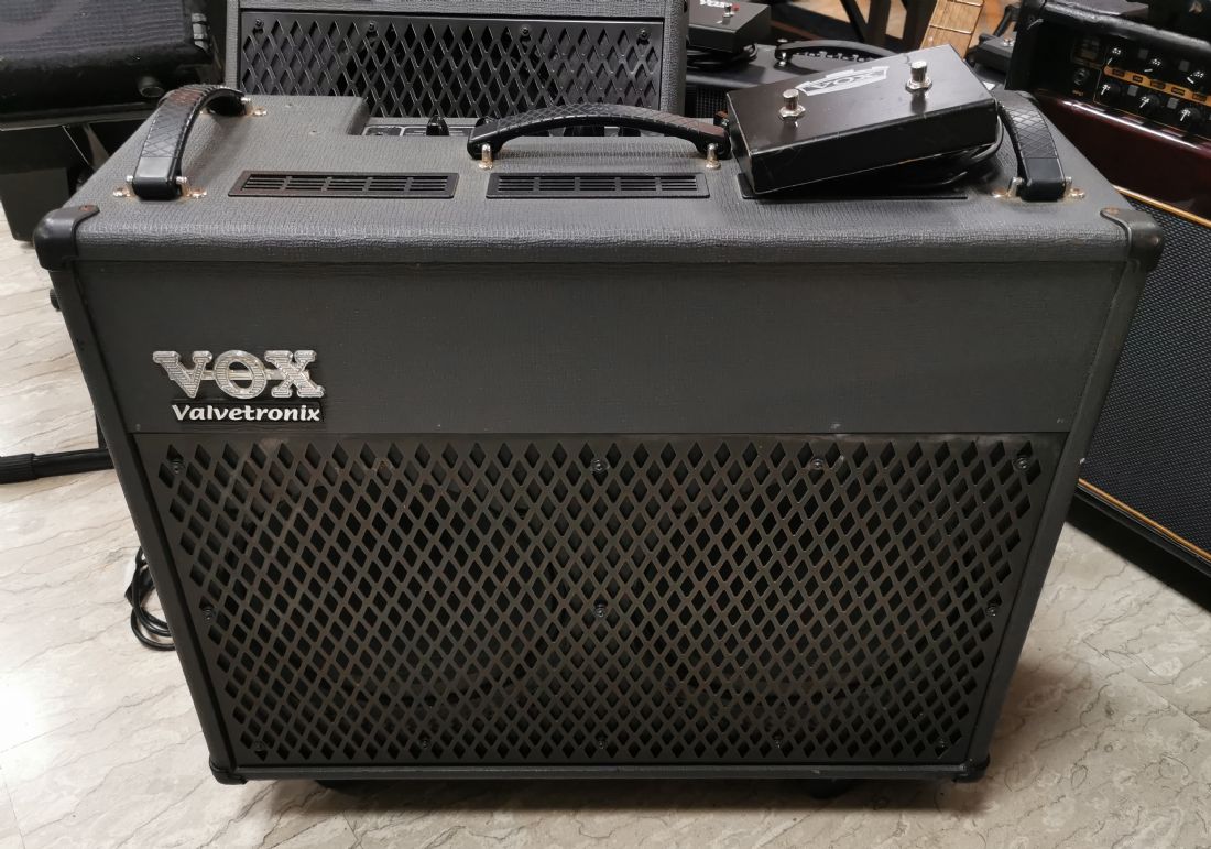 Vox AD100VT-XL Amplificatore Digitale-Valvolare da 100W - Usato - Banco ...