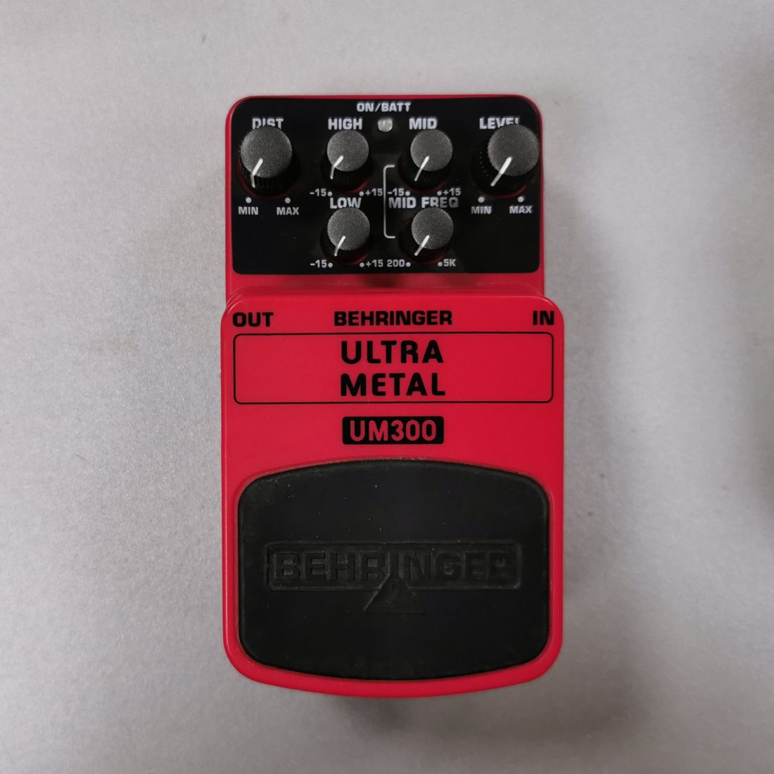 Behringer UM300 Ultra Metal Effetto distorsore a pedale per chitarra ...