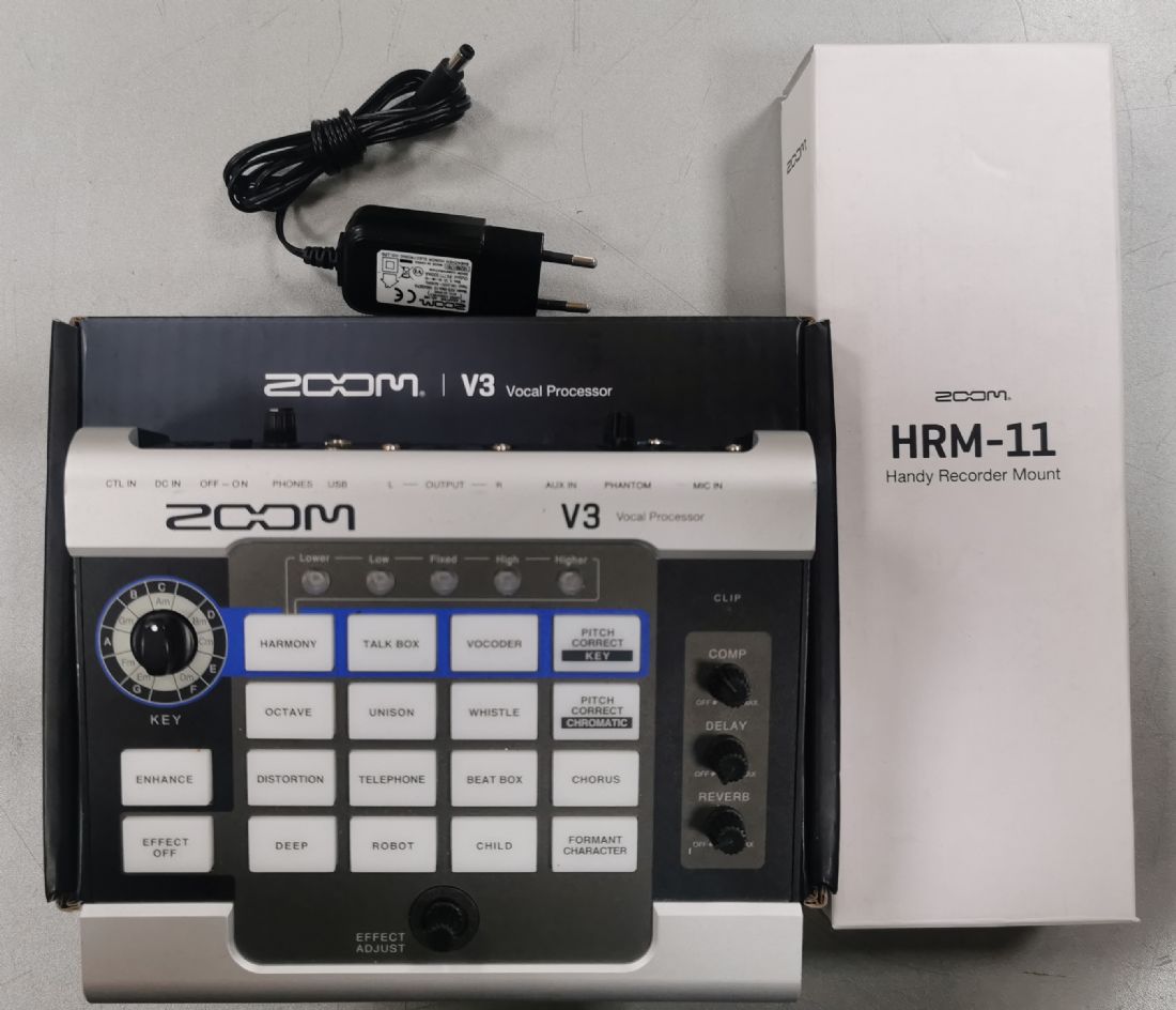 Zoom V3 Processore di effetti per voce - con HRM-11 - Usato - Banco Degli Strumenti - Compra e ...