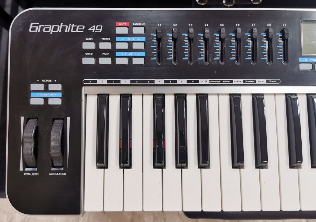 Samson Graphite 49 Controller tastiera MIDI USB 49 tasti - Usato - Banco Degli Strumenti ...