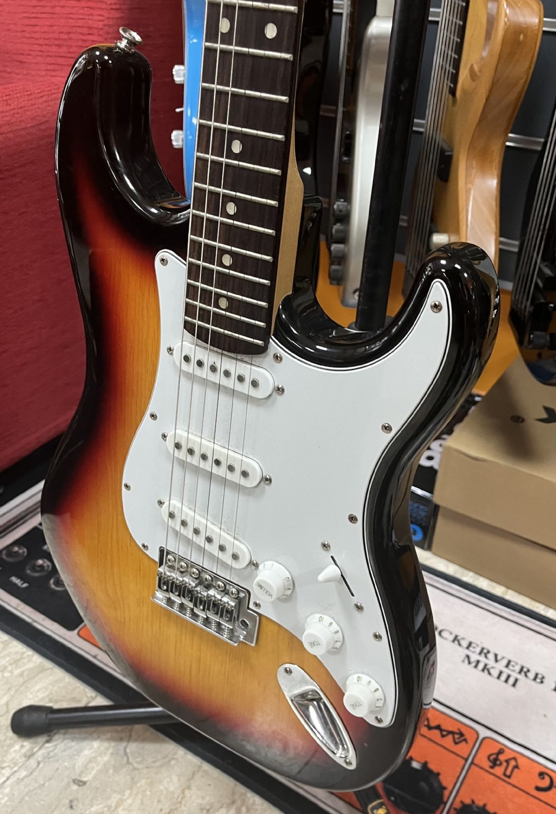 Eko S300 Chitarra elettrica sunburst 3 colori - Usato - Banco Degli ...